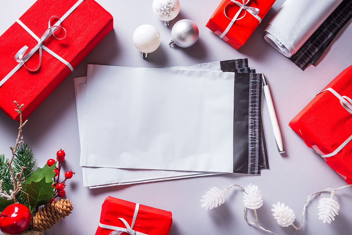 What Is a Poly Mailer? Does Your E-commerce Business Need Them?