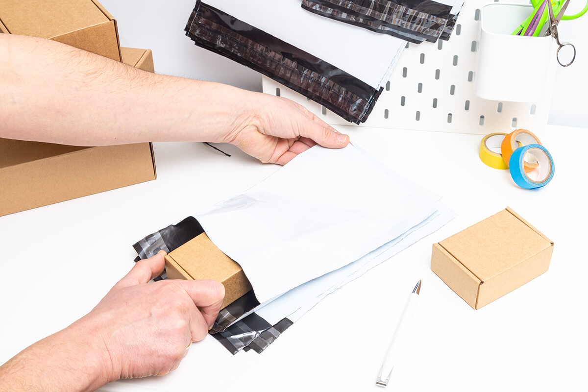 What Is a Poly Mailer? Does Your E-commerce Business Need Them?